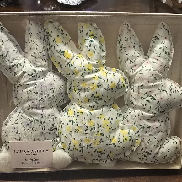 Laura Ashley | Holiday | Laura Ashley Holiday Crescent Moon Decor Set ...